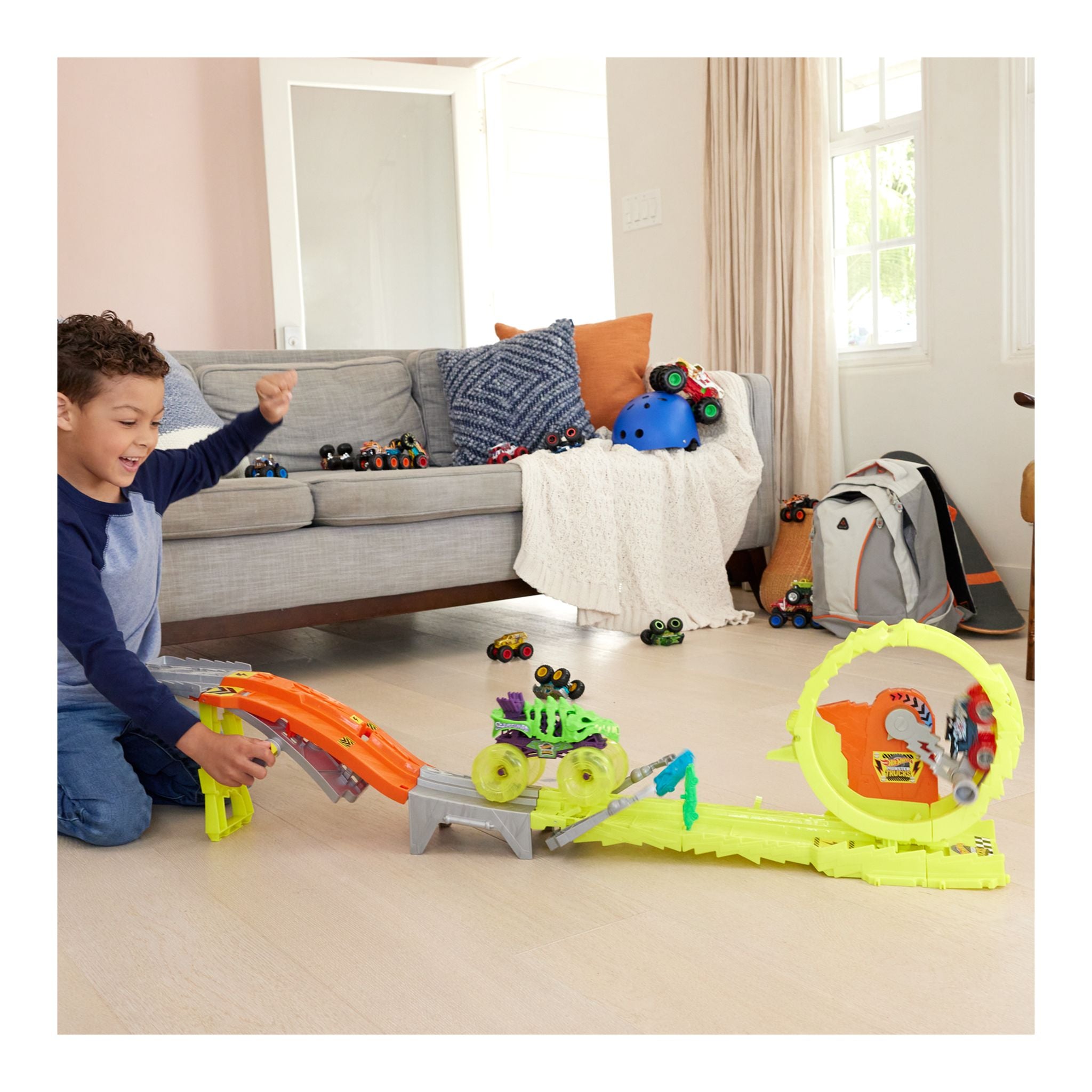 Hot Wheels Monster Trucks Power Smashers Chase Challenge Trackset ...